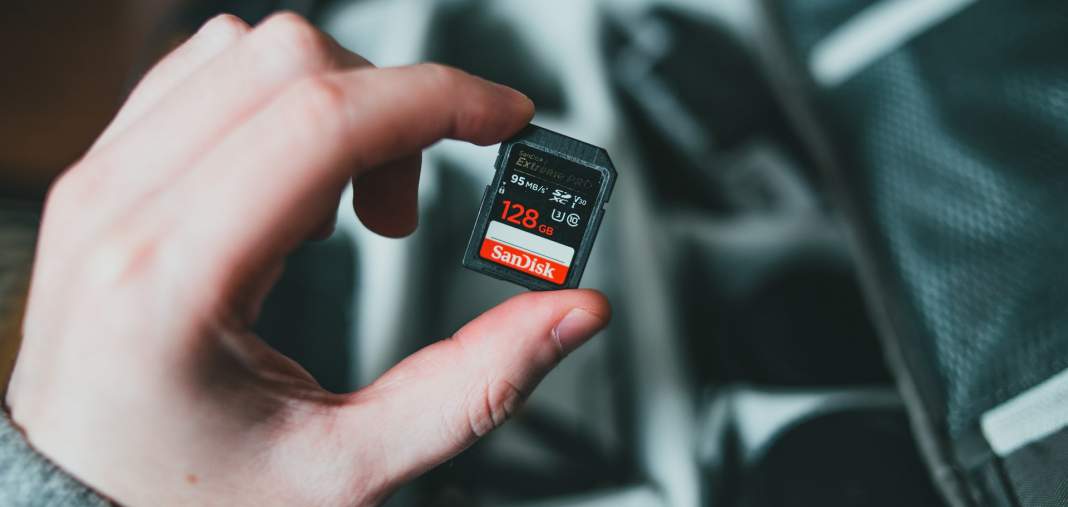 SD Card vs Compact Flash & More | What's the Difference? - Focus Camera